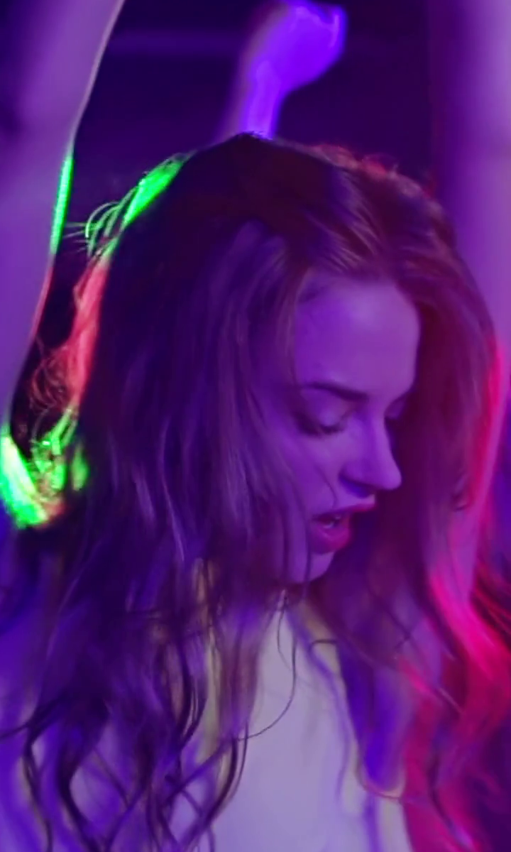 Dancing Girl | Basic | Free Phone Live Wallpaper | Livewallpaper.io